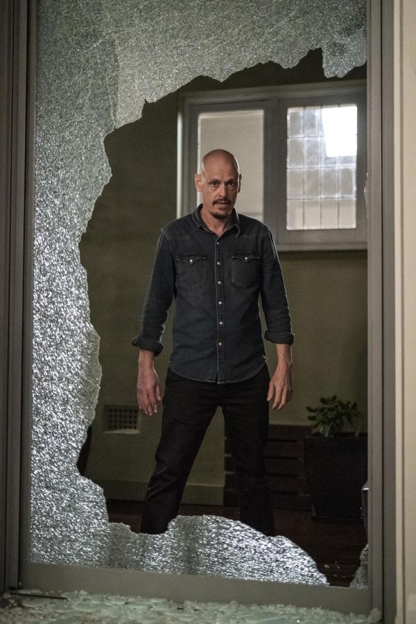 Mr Inbetween - Scheiß Kitsch - Serie / Comedyserie