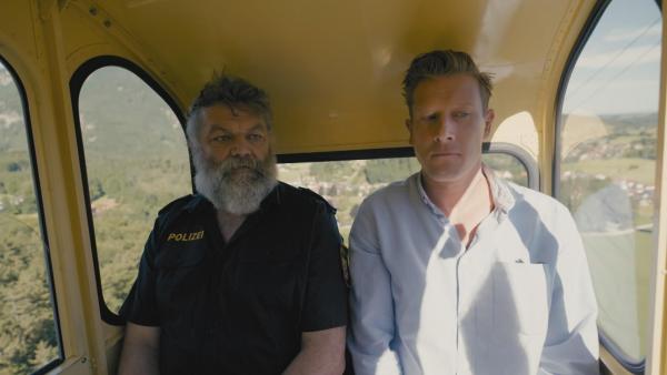 K11 - Die neuen Fälle - Flug in den Tod - Serie / Doku-Soap