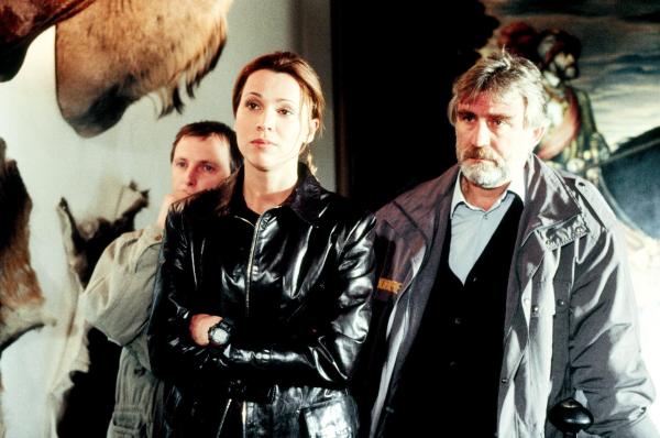 Die Neue - Eine Frau mit Kaliber - Nur der Tod ist umsonst - Serie ...