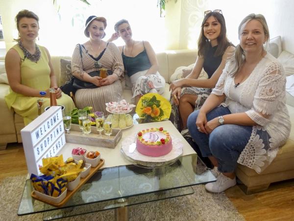 Shopping Queen - Tag 4: Sandra, Essen - Serie / Doku-Soap