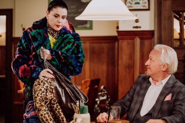 Dahoam is Dahoam - Vor den Kopf gestoßen - Serie / Familienserie